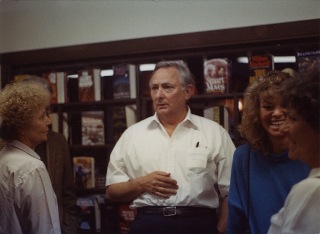 Hillerman with Readers | The Tony Hillerman Portal